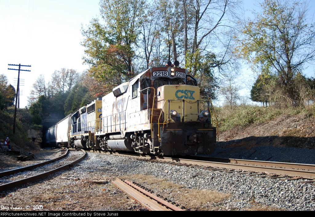 CSX 2218,6943 J768 Pulling hard with a long load